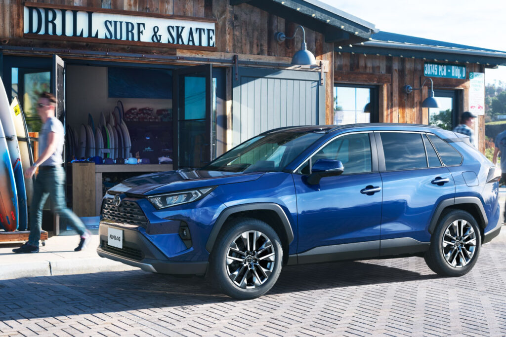 【2025年最新】RAV4のフルモデルチェンジ情報を大公開！新グレード登場や装備内容まで詳しく解説 – モビリコマガジン