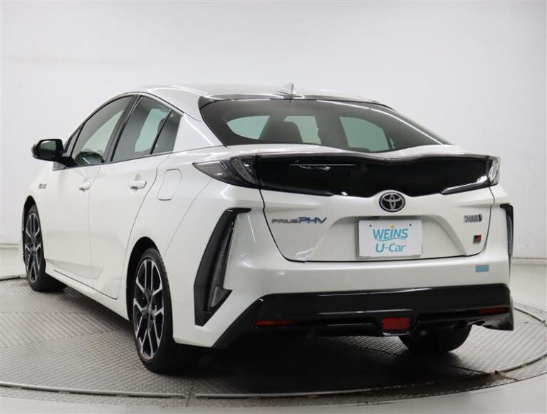 プリウスPHVのGRとは？ベースモデルとの違いやメリット・デメリット、燃費性能や新車価格まで詳しく解説 – モビリコマガジン